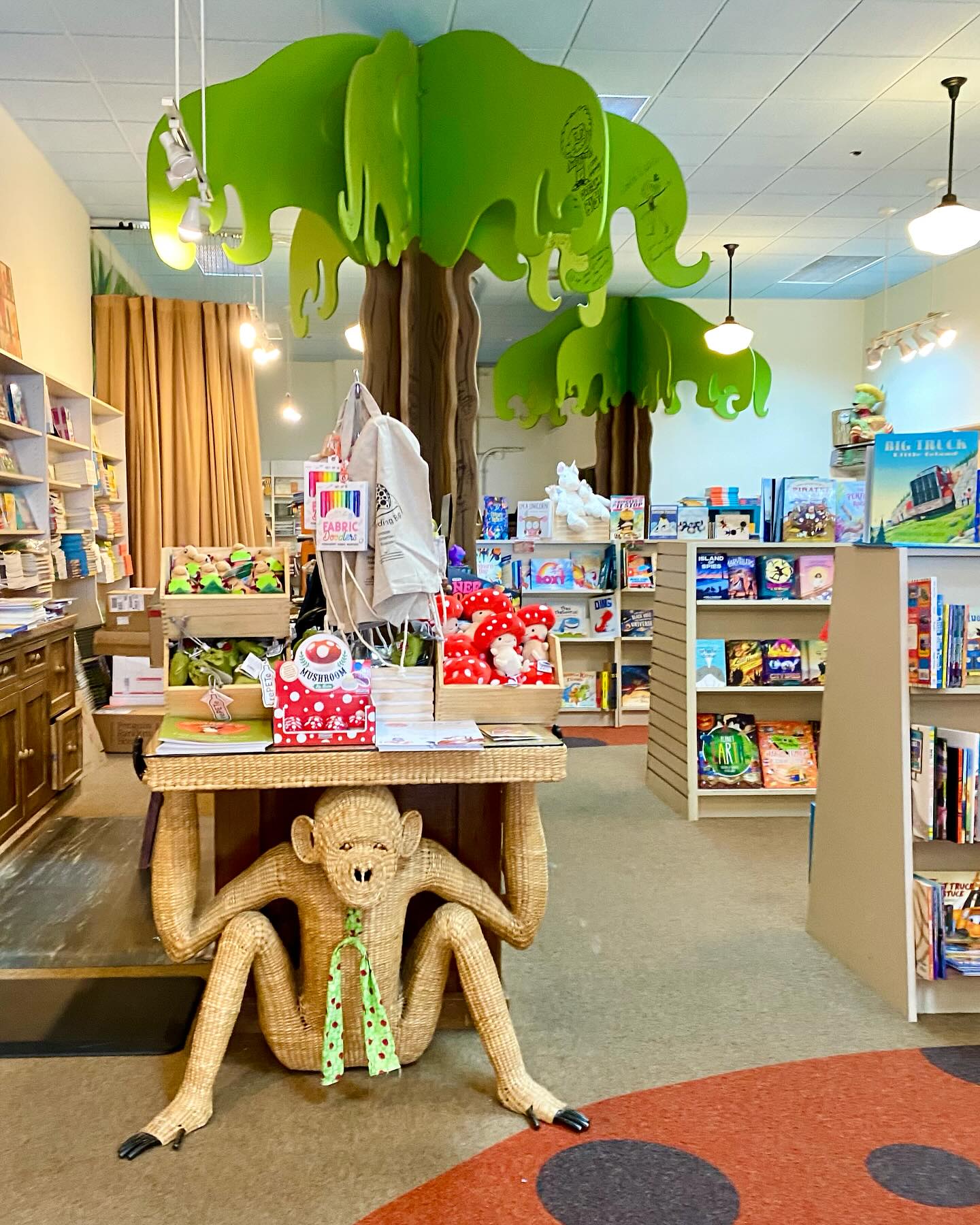 跟著《Matilda’s Cat》的貓腳印，一步步走進 Emily Gravett 的圖文劇場 – 一起讀、一起玩！